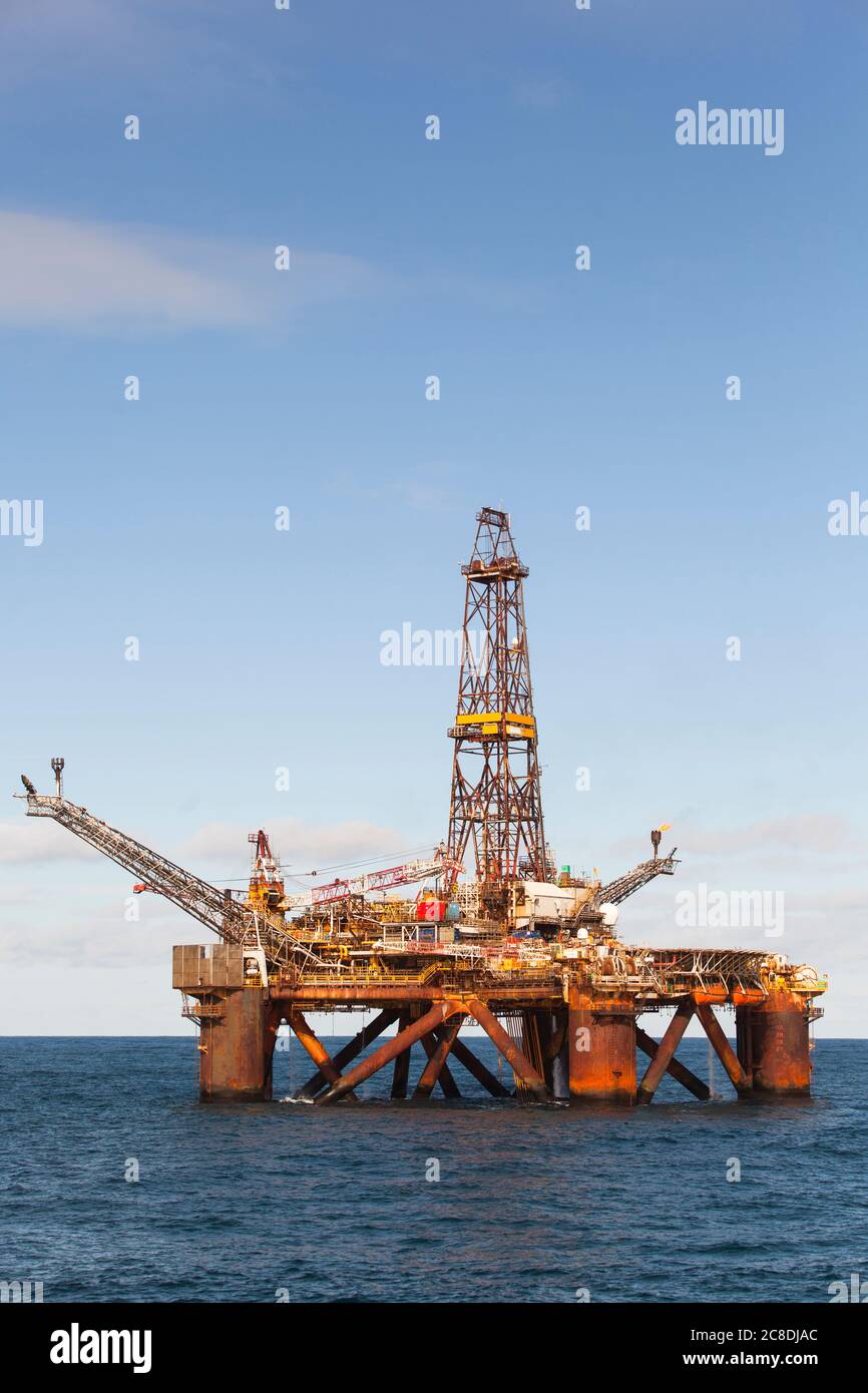 Drilling rig land hi-res stock photography and images - Alamy