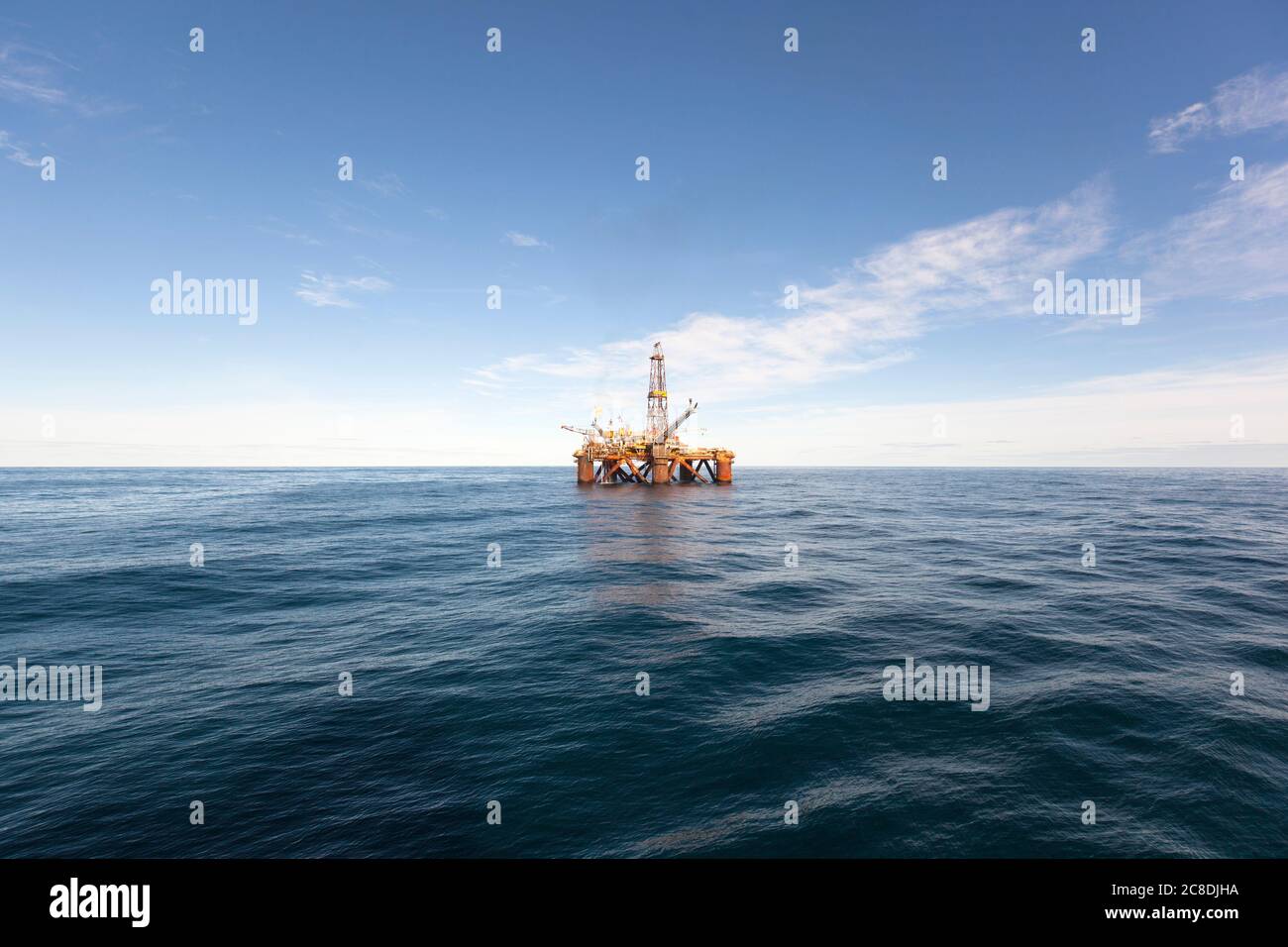 Offshore oil rig Stock Photo - Alamy