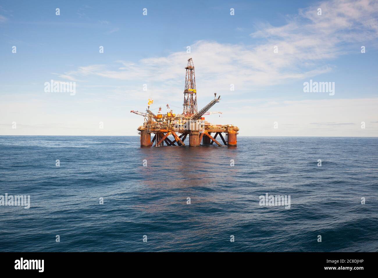 Offshore oil rig hi-res stock photography and images - Alamy