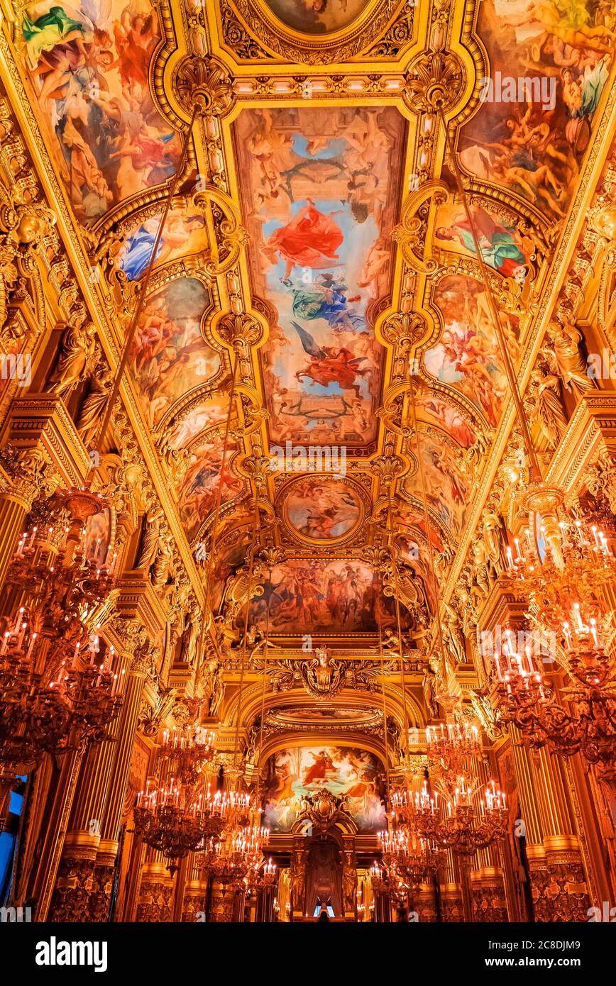 Golden plafond hi-res stock photography and images - Alamy