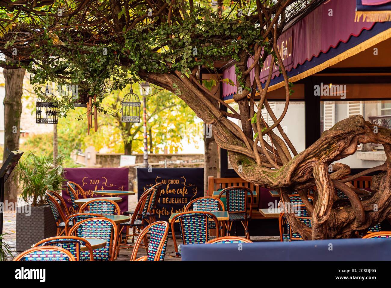 Traditional french cafe on Montmartre in sunny autumn afternoon. France ...