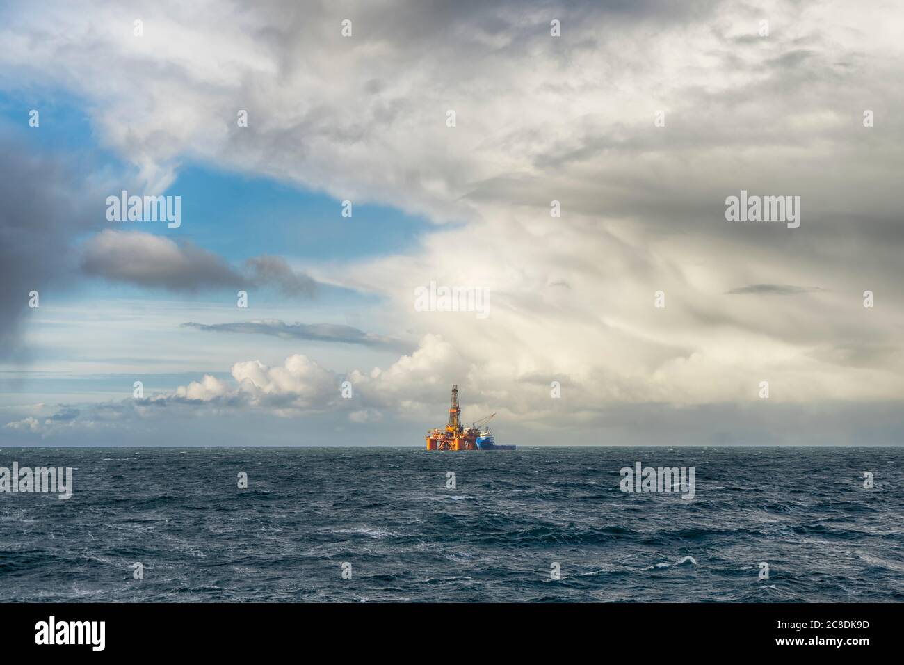 Oil supply vessel and oil rig hi-res stock photography and images - Alamy