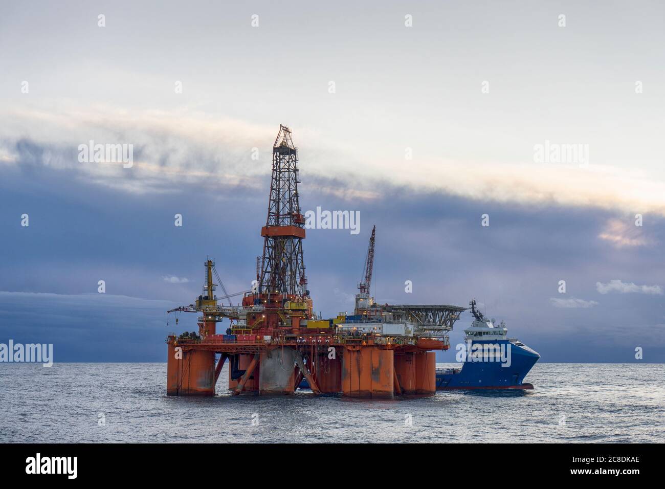 Oil rig supply boat hi-res stock photography and images - Alamy