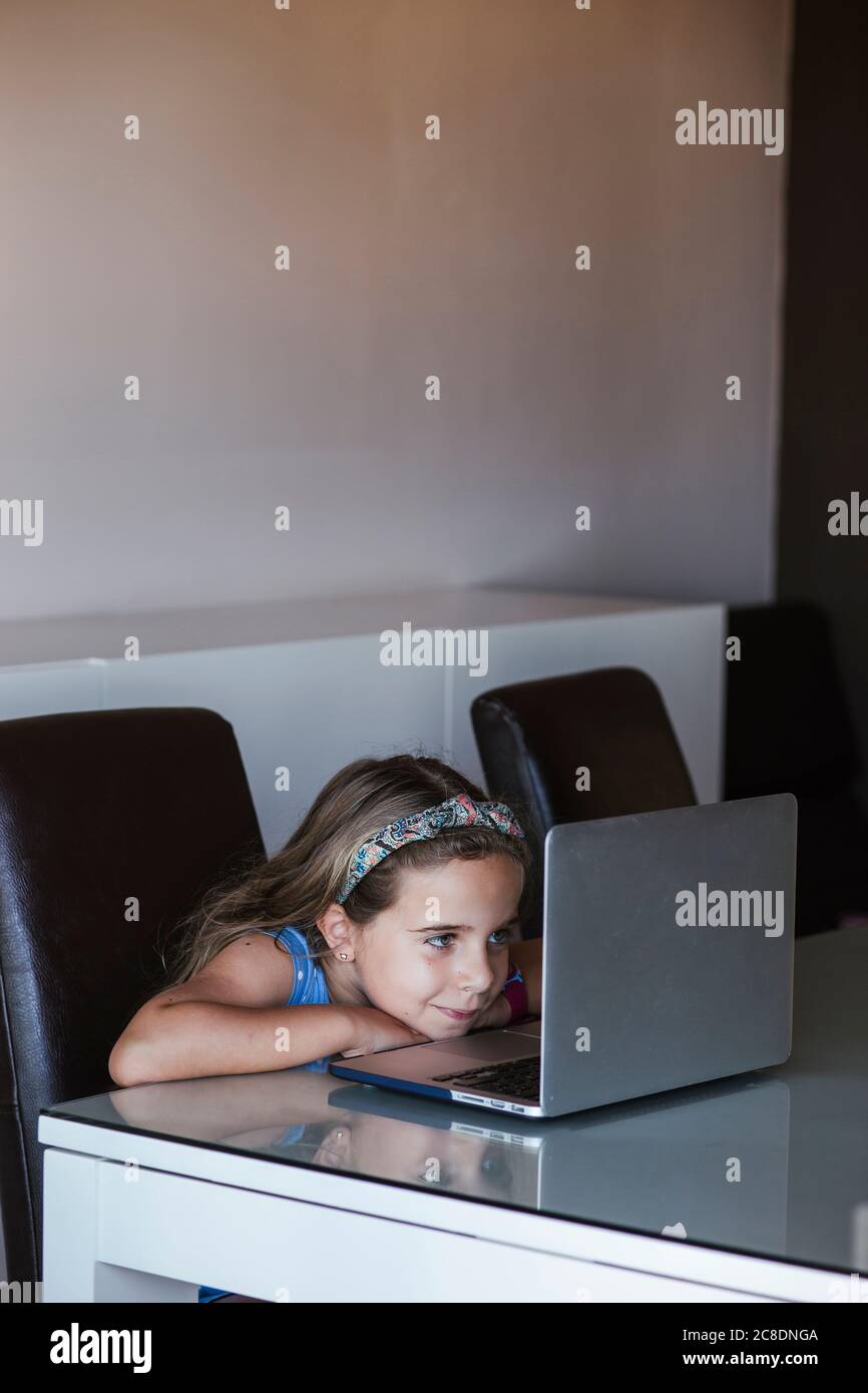 Girl with laptop hi-res stock photography and images - Alamy