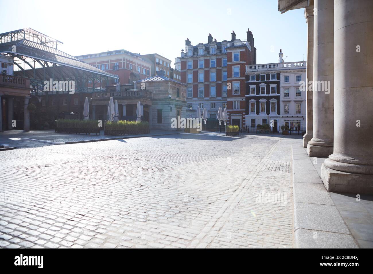 London cobblestone street england hi-res stock photography and images ...