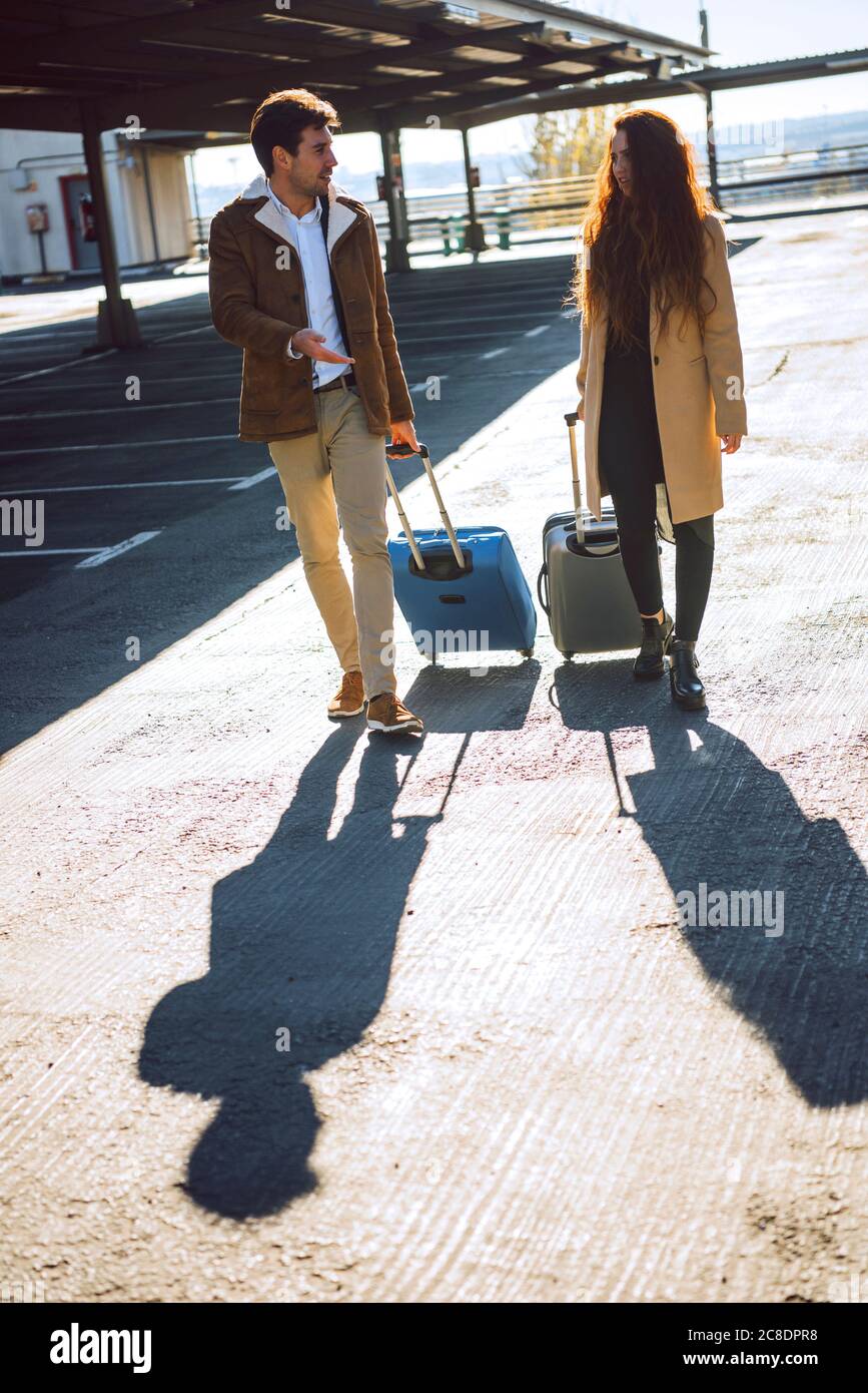 Pulling luggage hi-res stock photography and images - Alamy