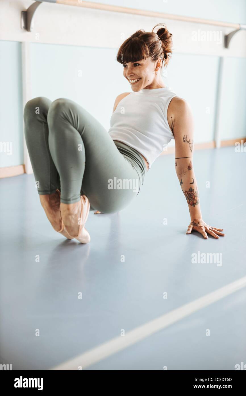 Dancer on floor hi-res stock photography and images - Alamy