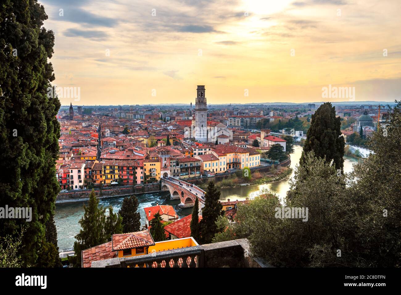 Riverside city hi-res stock photography and images - Alamy