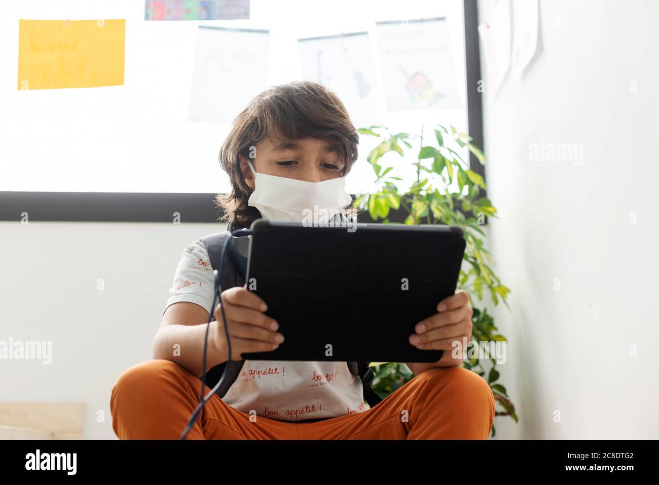 Boy wearing face mask hi-res stock photography and images - Alamy