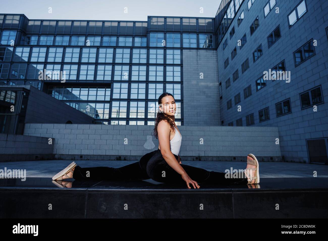 Young woman practicing splits in modern city Stock Photo - Alamy