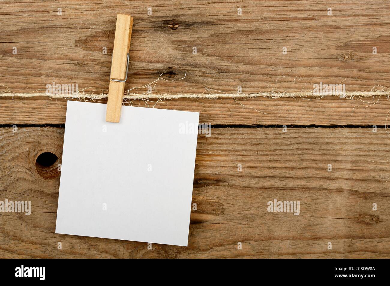 post it note with clothes peg against wooden surface Stock Photo - Alamy