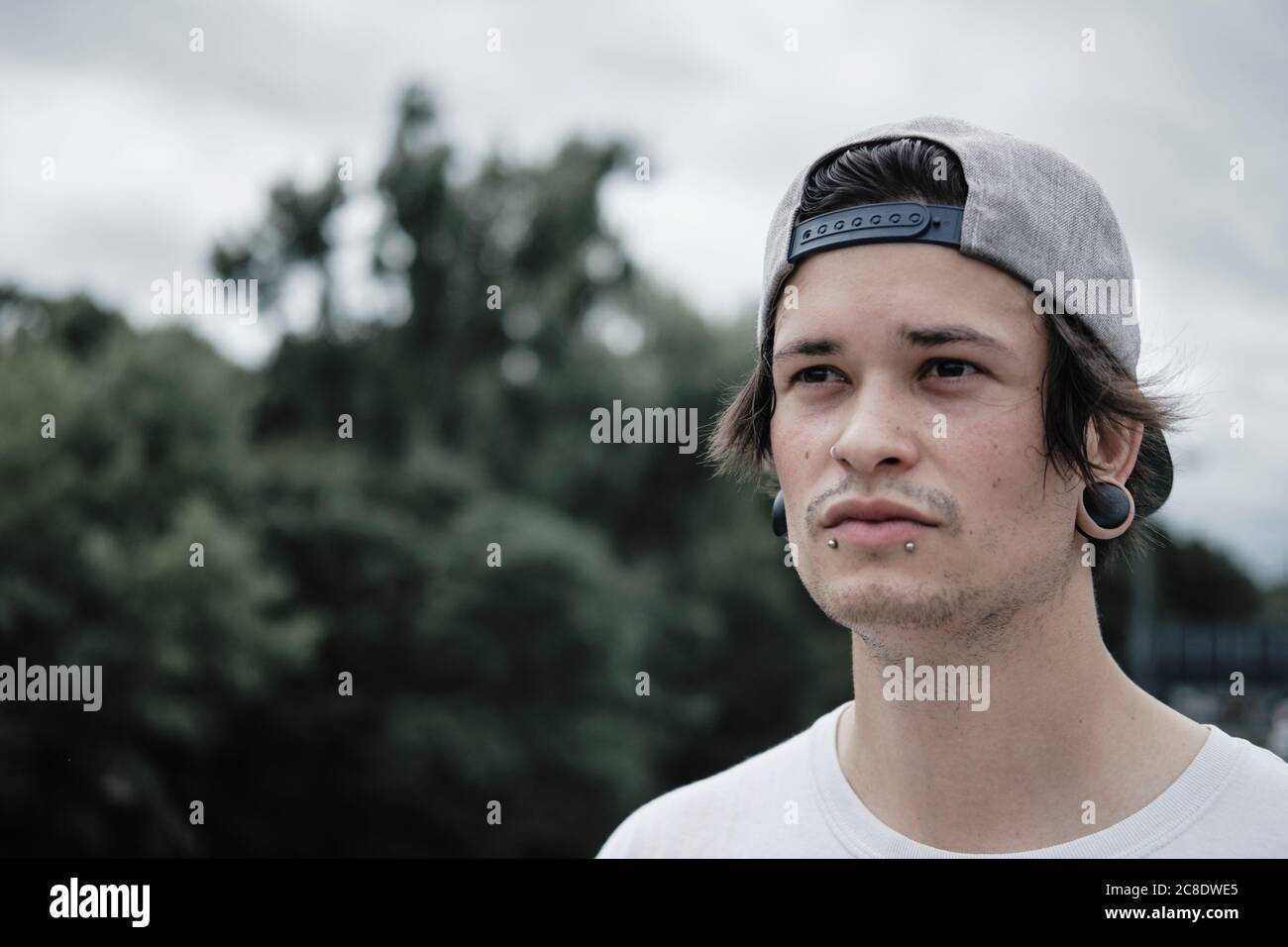 Sideways baseball cap hi-res stock photography and images - Alamy