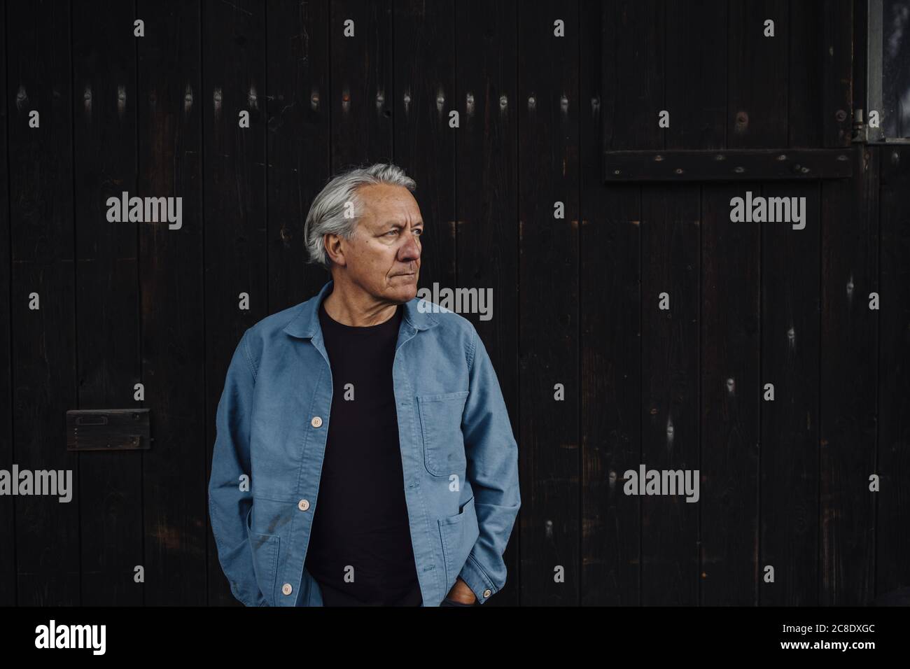 Man looking around wall hi-res stock photography and images - Alamy