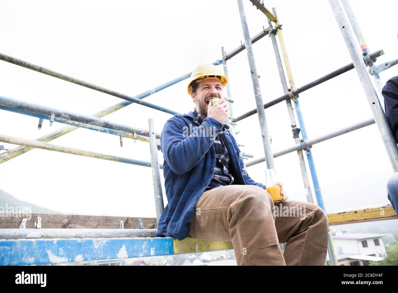 Construction worker eating hi-res stock photography and images - Alamy