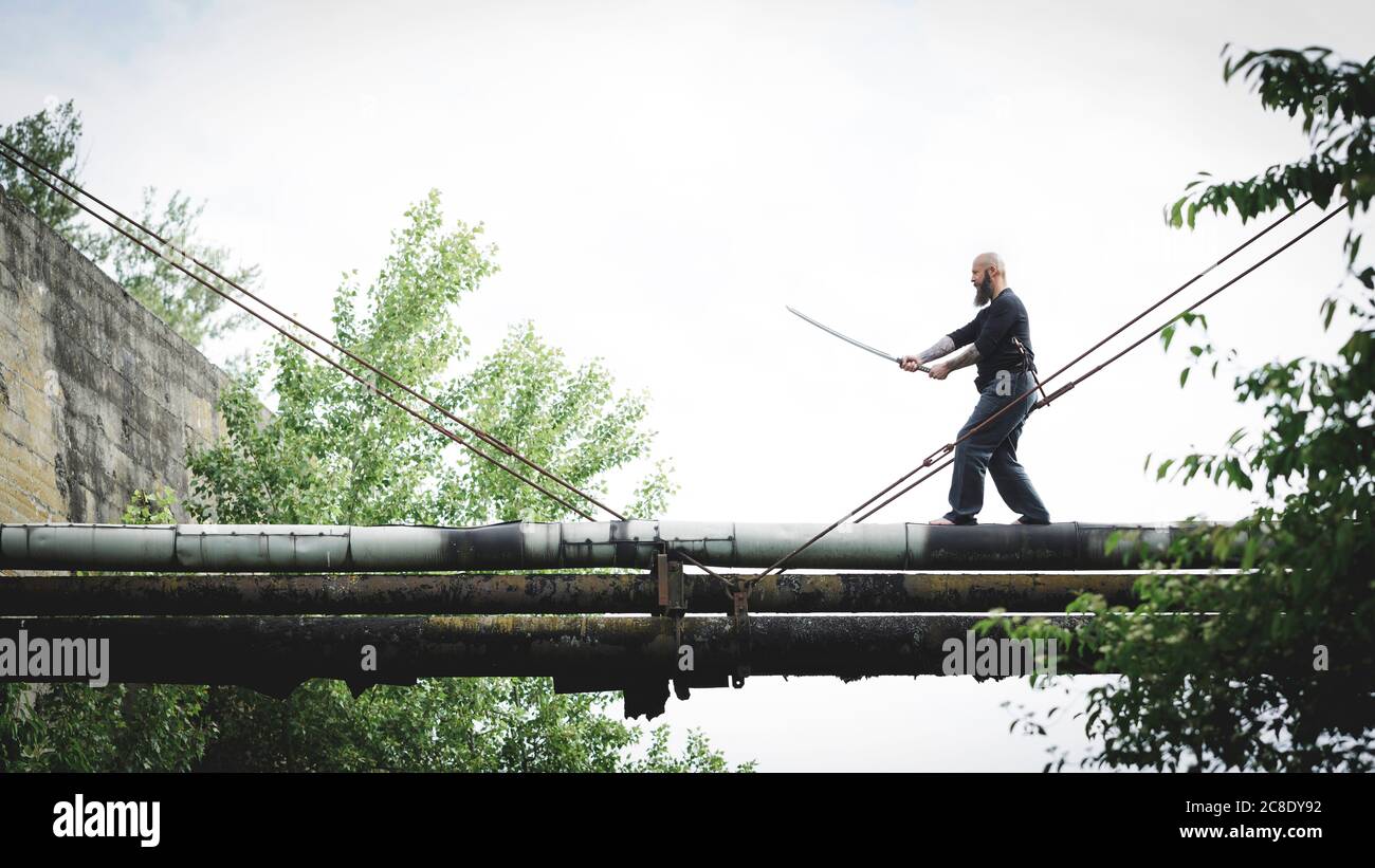 Man holding sword hi-res stock photography and images - Alamy