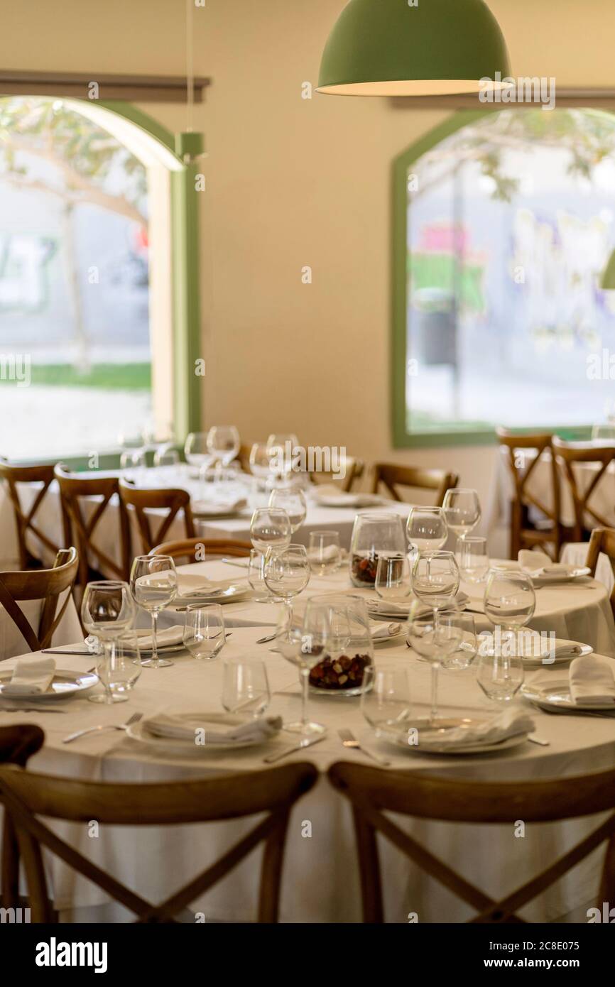 Place setting on tables in restaurant Stock Photo - Alamy