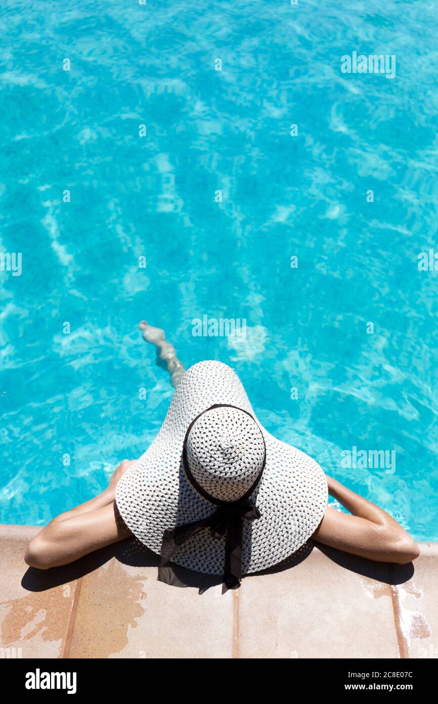 Wearing hat in sun hi-res stock photography and images - Alamy