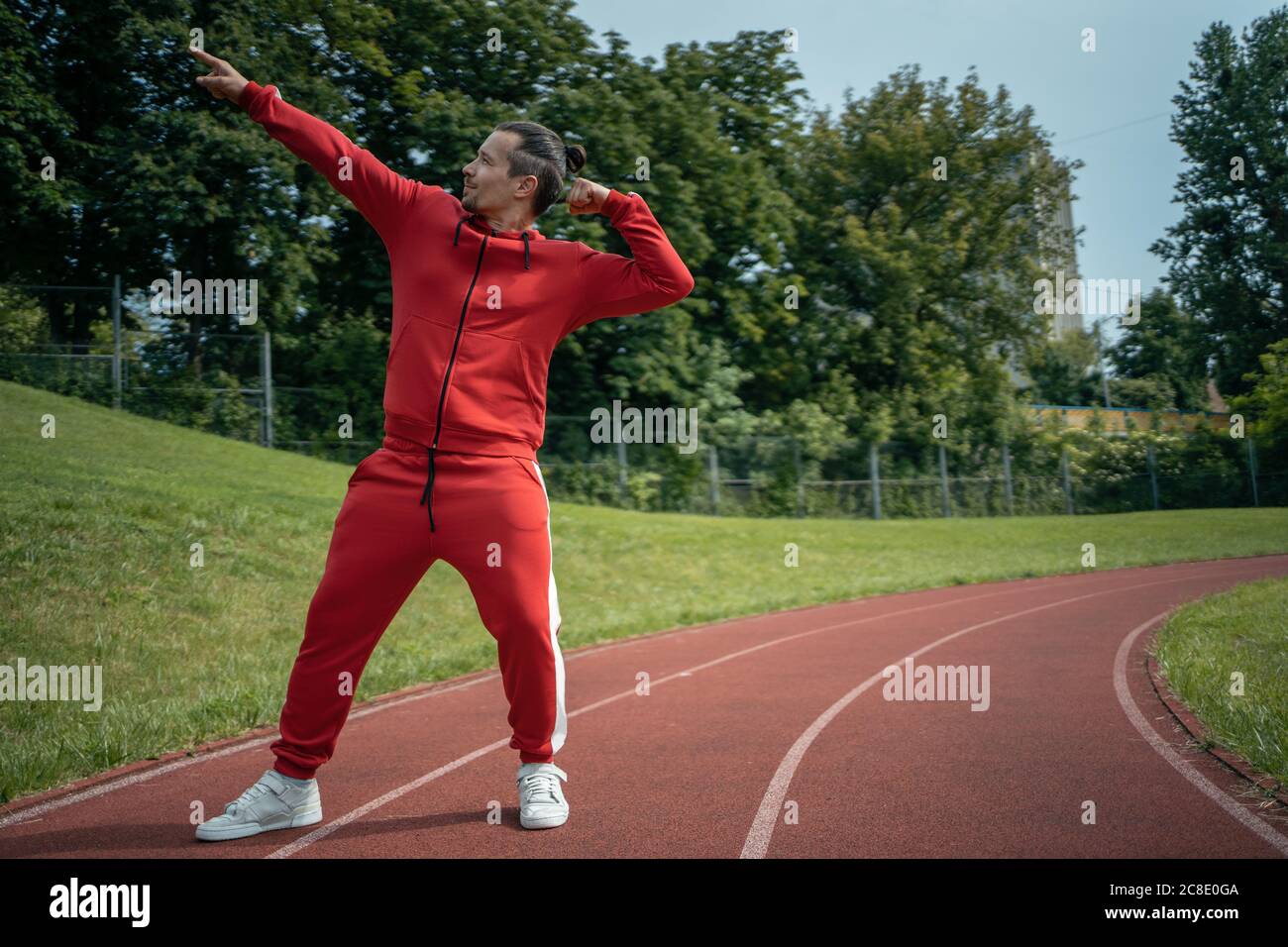 Runner track pose hi-res stock photography and images - Alamy