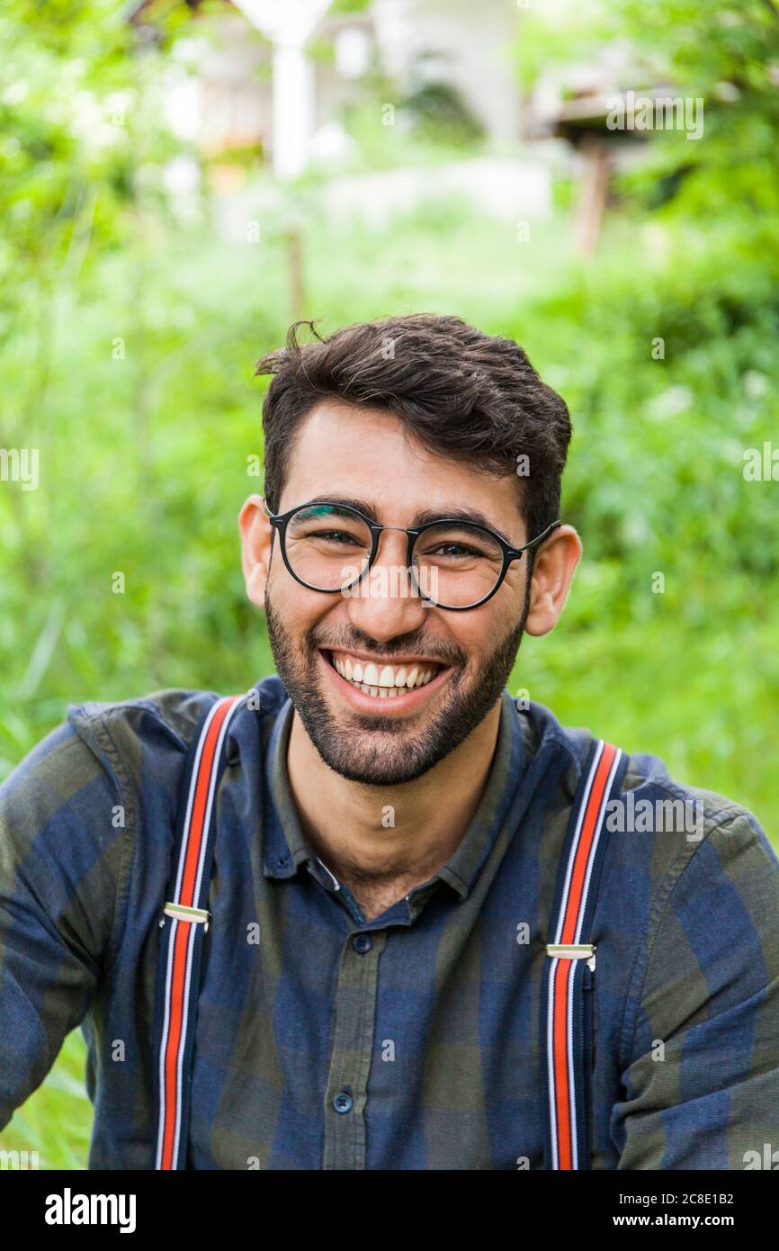 Portrait of laughing young man wearing glasses Stock Photo - Alamy