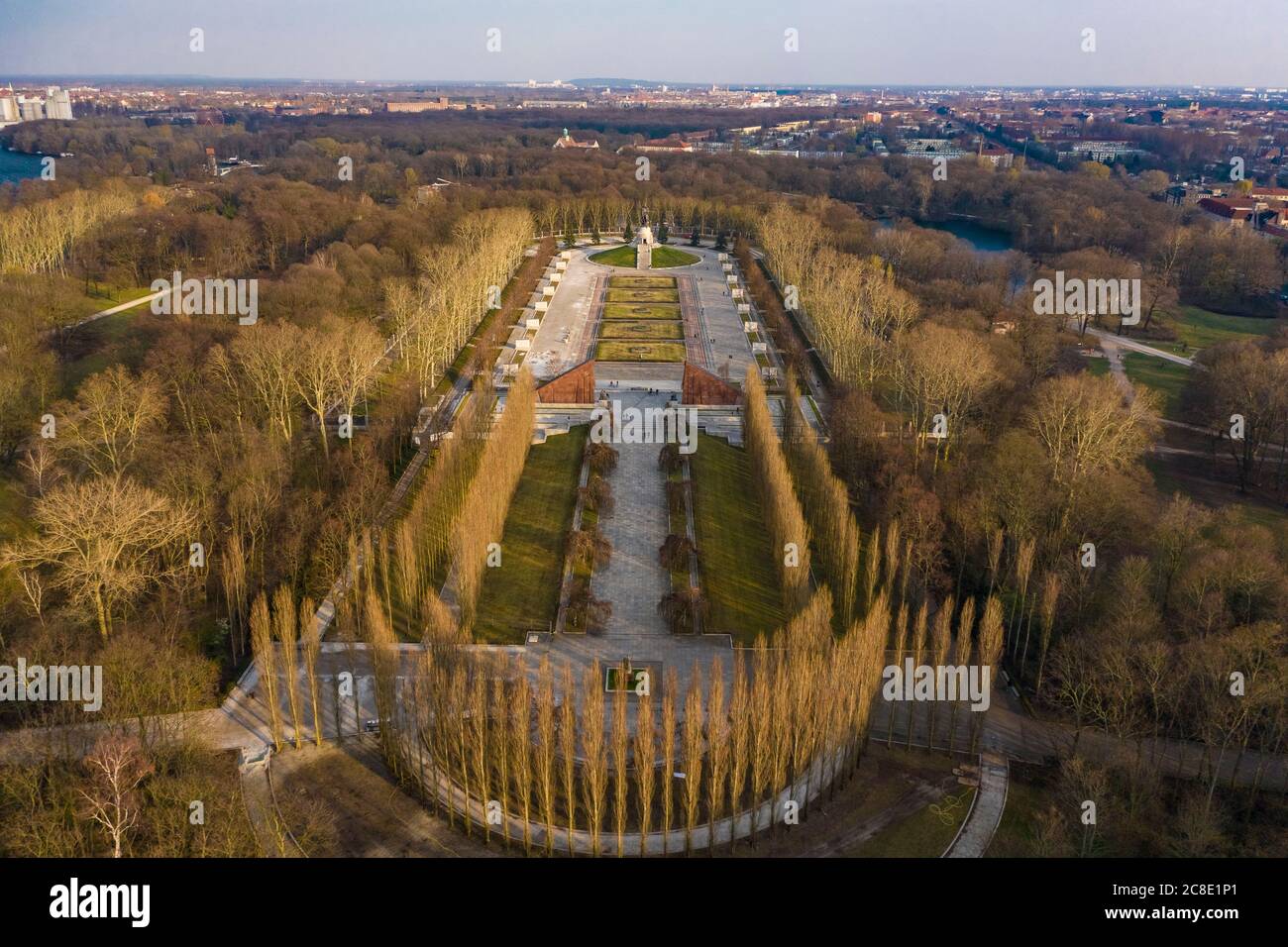 Treptower park birds hi-res stock photography and images - Alamy