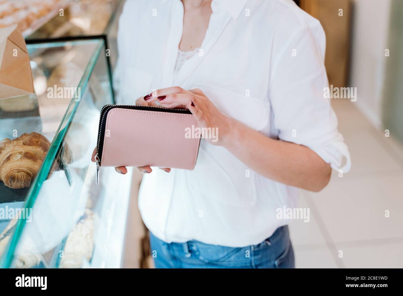 Checkout counter hi-res stock photography and images - Alamy