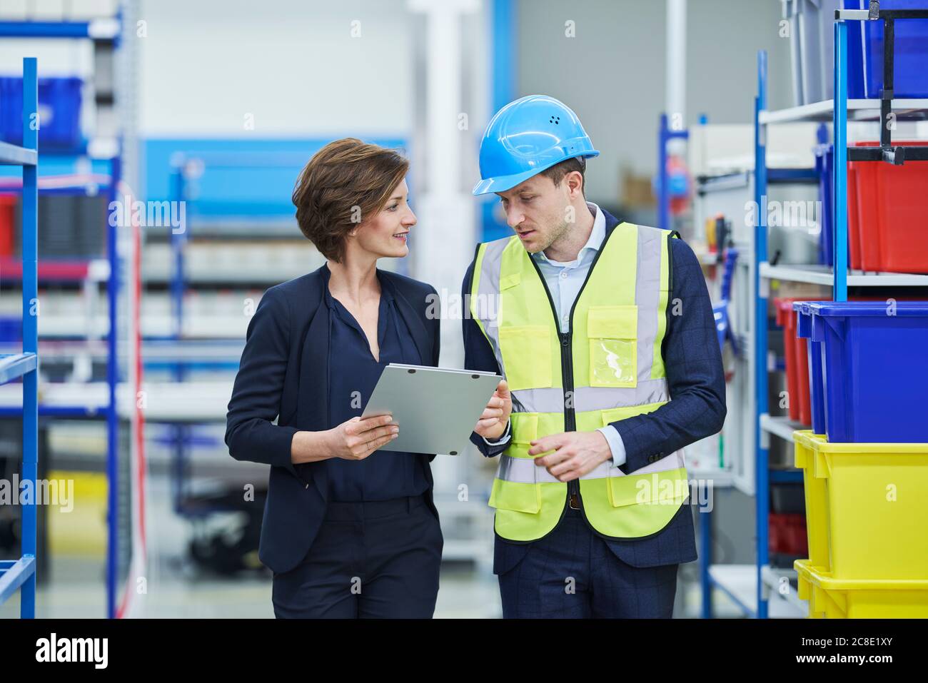 Factory supervisor discussion hi-res stock photography and images - Alamy