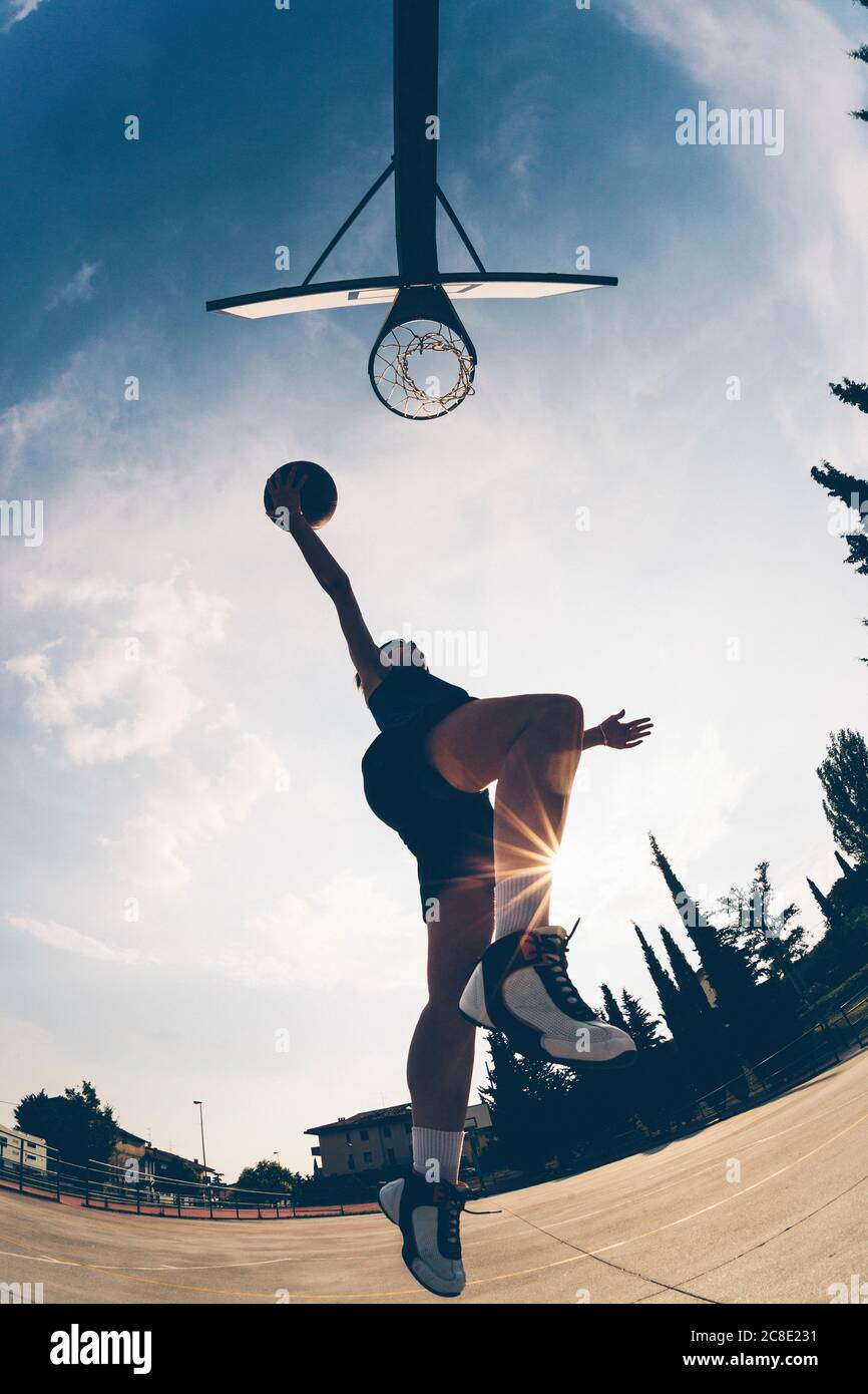 Female teenage basketball player hi-res stock photography and images ...