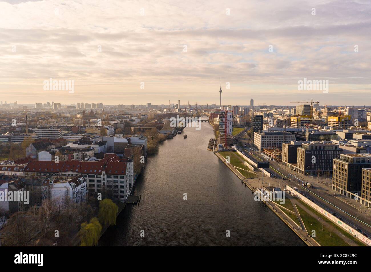 Cityscape with spree river at dusk hi-res stock photography and images ...