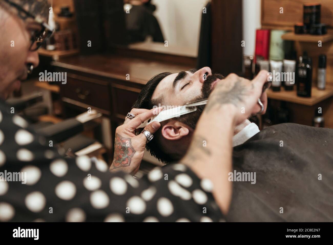 Beard cutting hi-res stock photography and images - Alamy