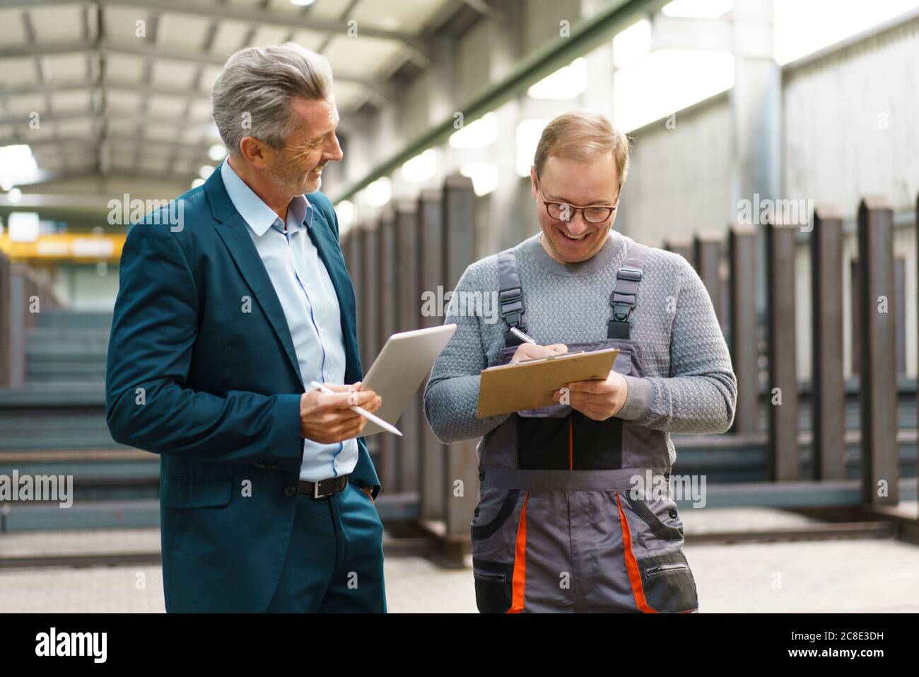 Happy employee computer hi-res stock photography and images - Alamy