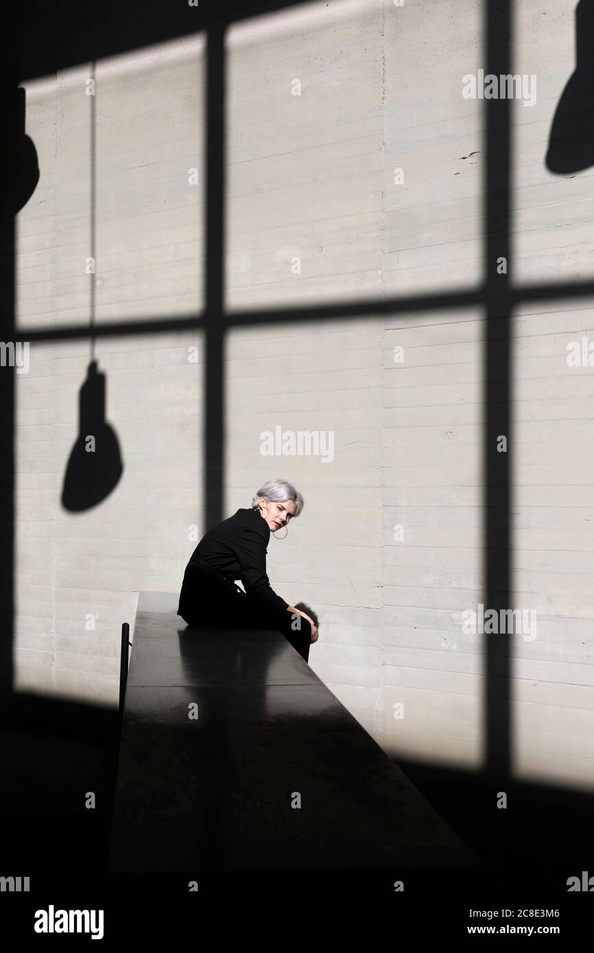 Sitting in shadow hi-res stock photography and images - Alamy