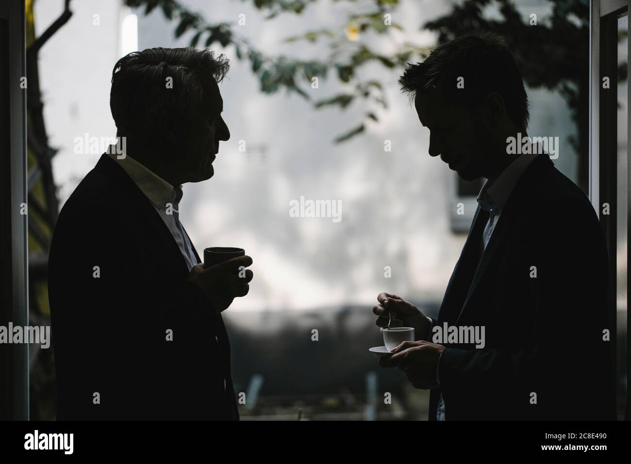 Two face silhouette hi-res stock photography and images - Alamy