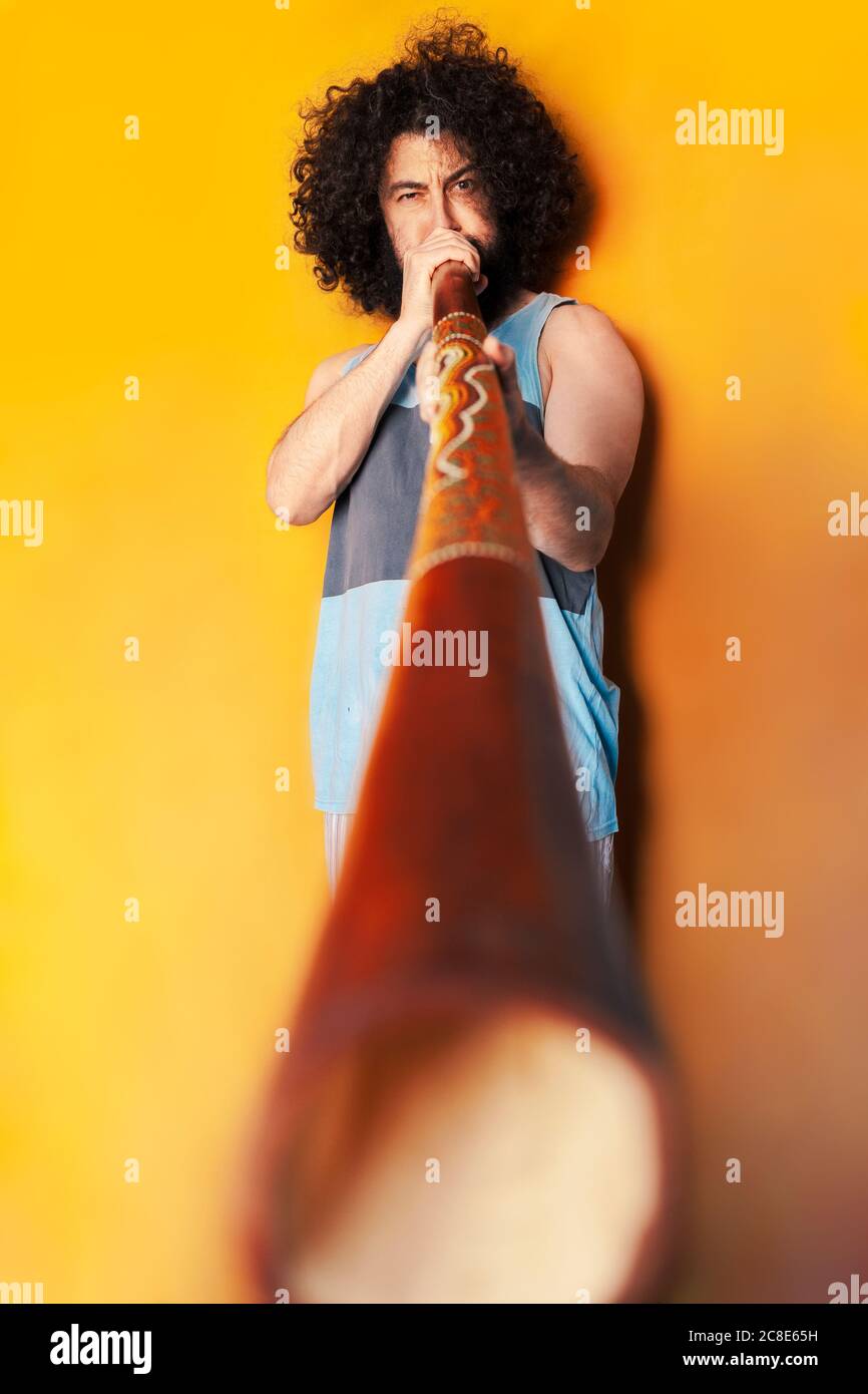 Didgeridoo playing hi-res stock photography and images - Alamy