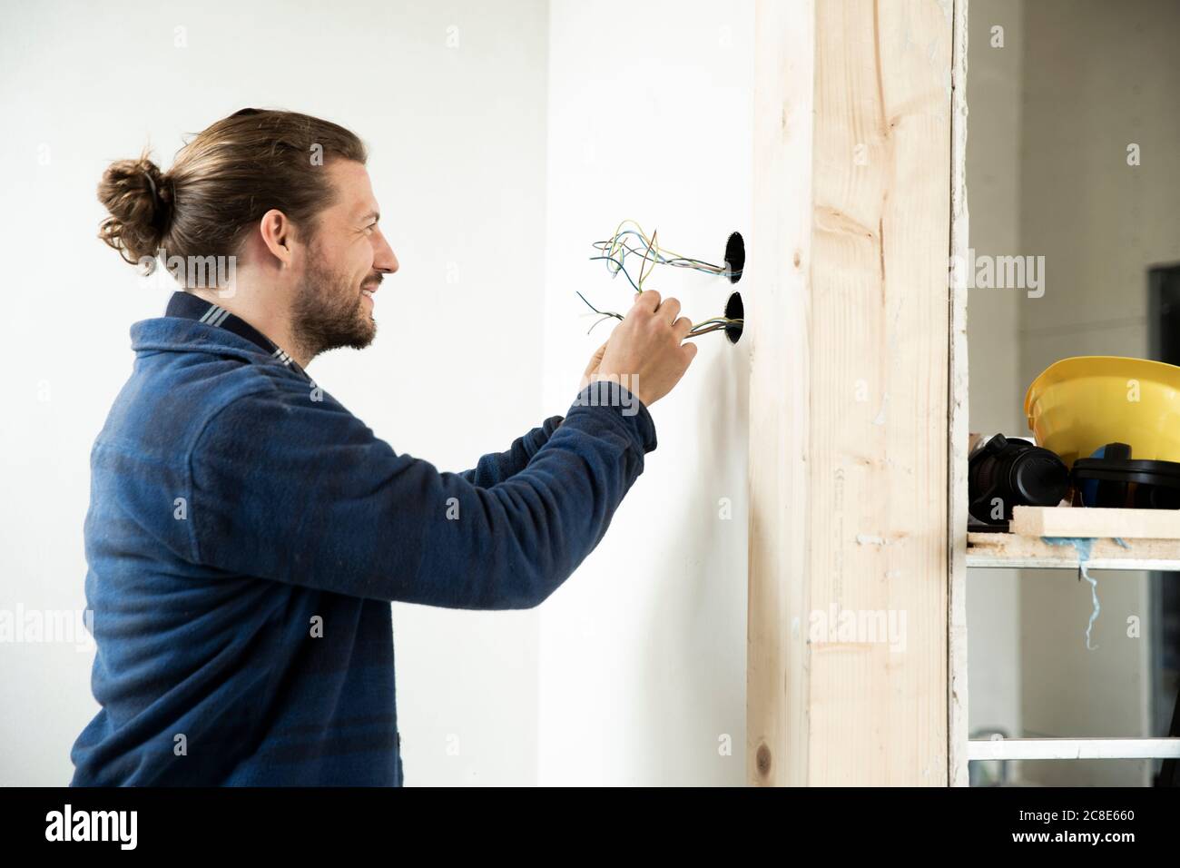 Installing electricity wires hi-res stock photography and images - Alamy