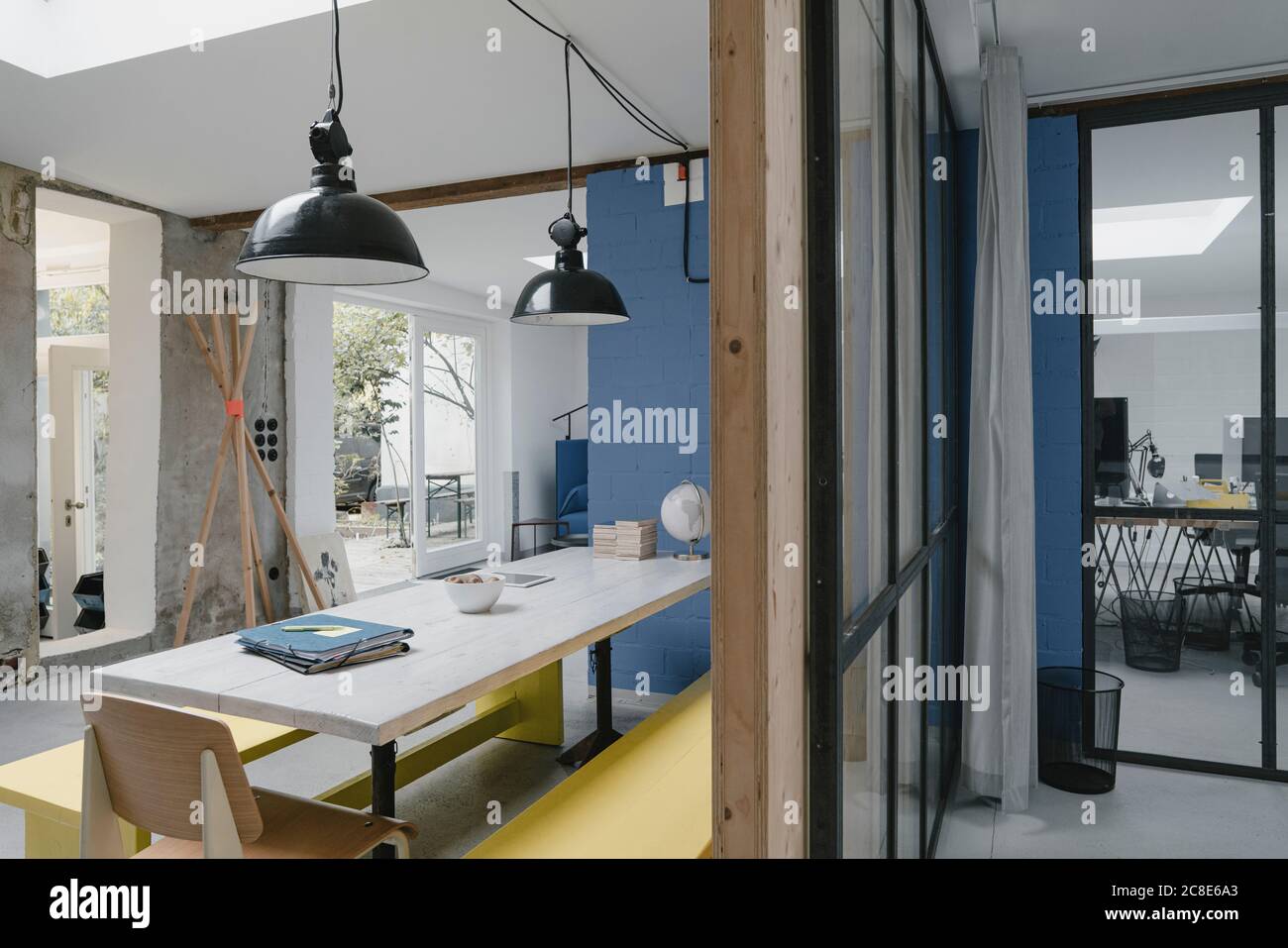 Modern benches hi-res stock photography and images - Alamy