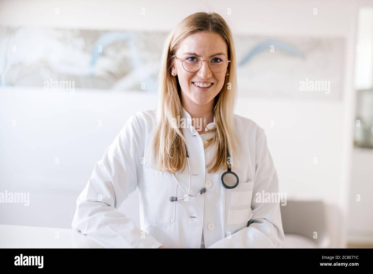 Doctor smiling looking camera in hi-res stock photography and images ...