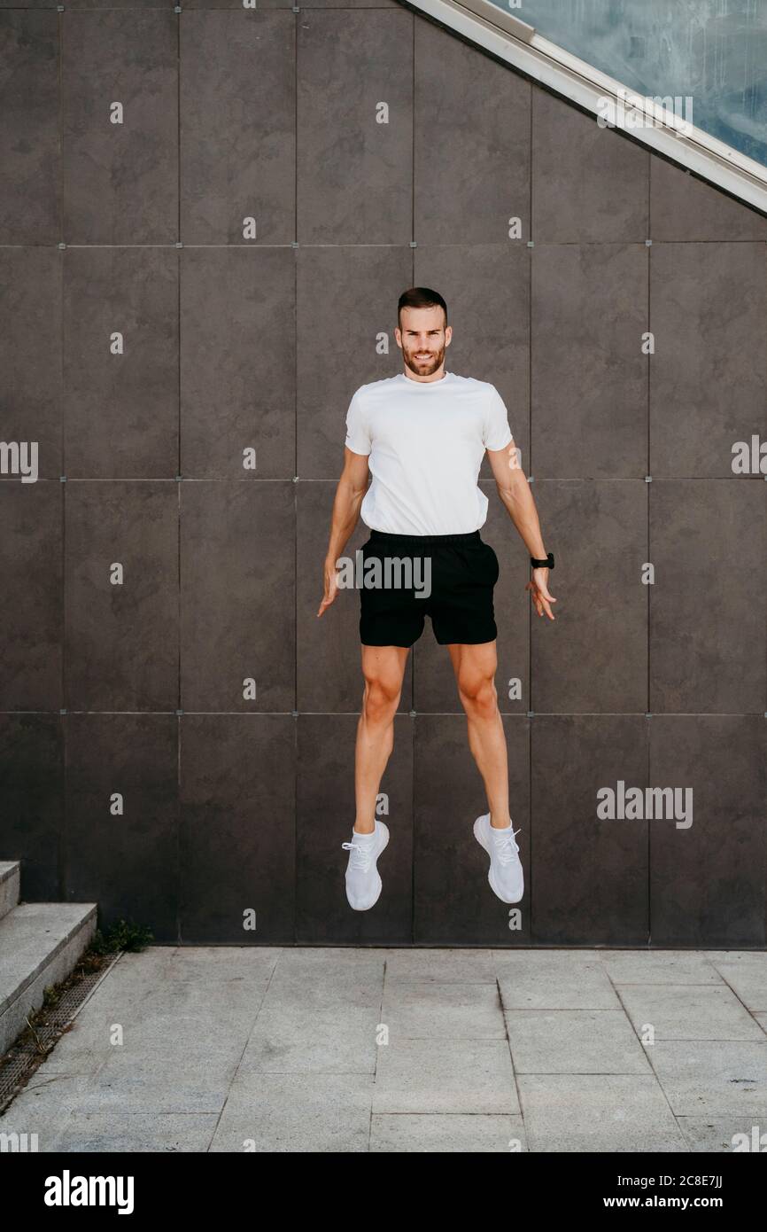 Athlete in the air hi-res stock photography and images - Alamy