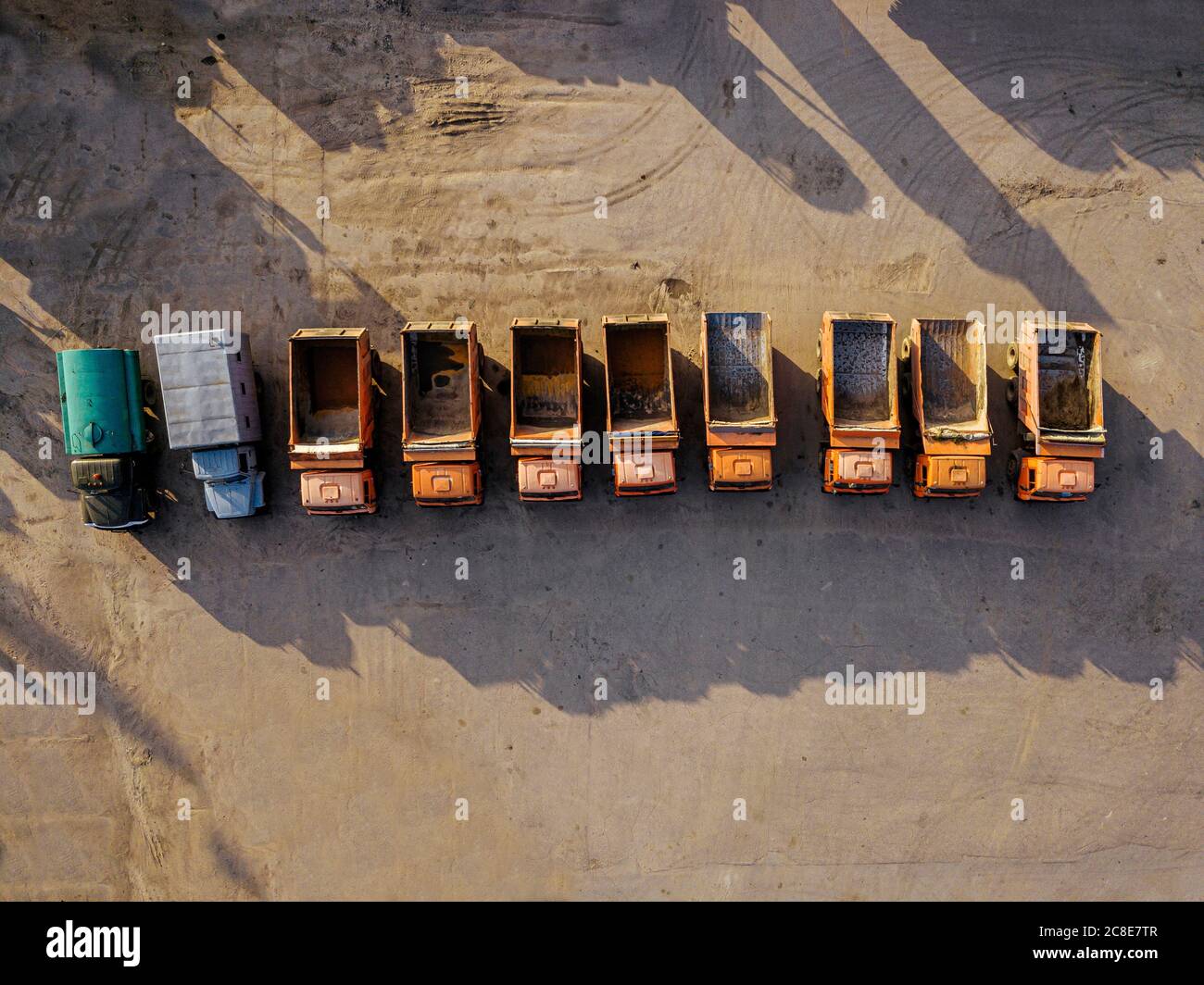 Heavy goods vehicle side view hi-res stock photography and images - Alamy