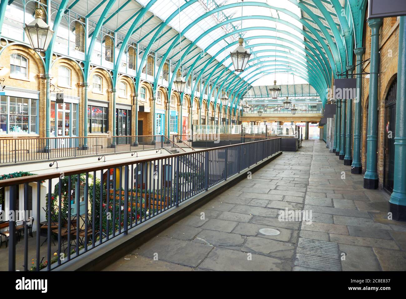 Empty market hi-res stock photography and images - Alamy