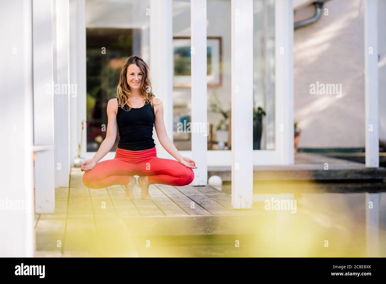 Half crouching hi-res stock photography and images - Alamy