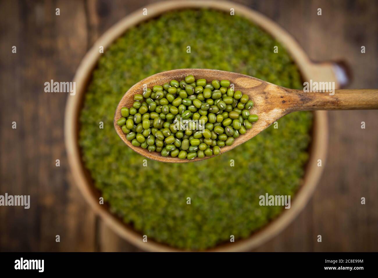 Bowl of green organic mung beans Stock Photo - Alamy