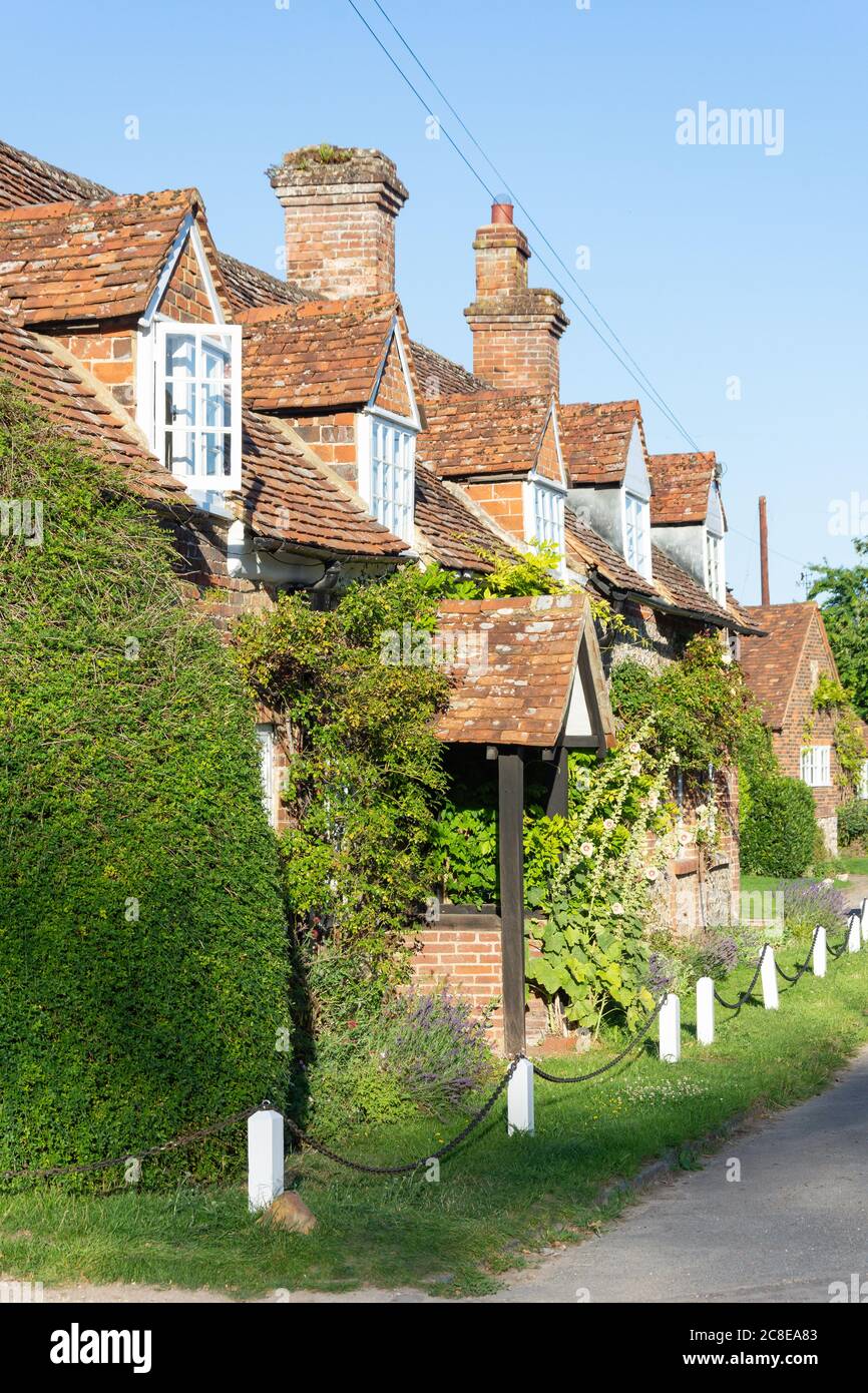 Period cottages, Turville, Buckinghamshire, England, United Kingdom ...