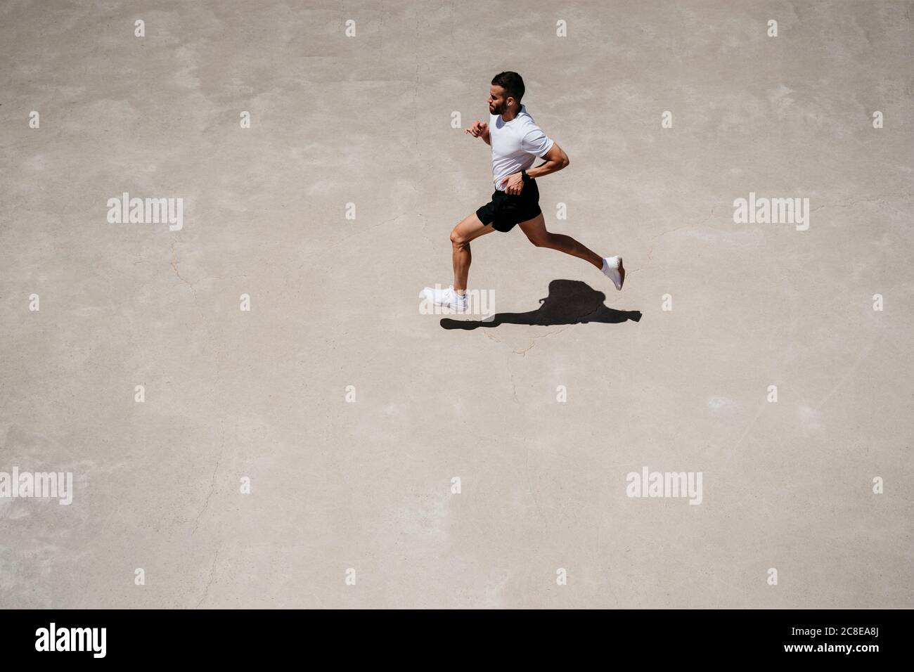 Man running exercise side view hi-res stock photography and images - Alamy
