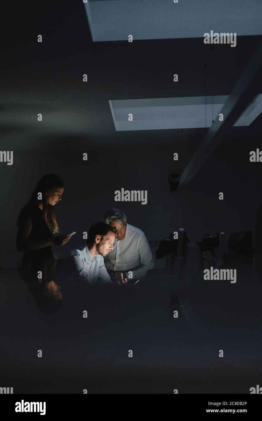 Working late in office hi-res stock photography and images - Alamy