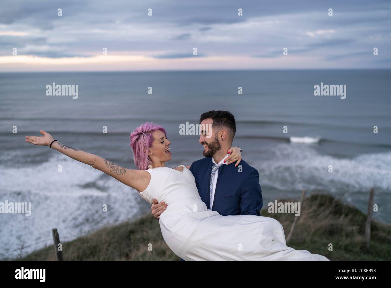 Couple at viewpoint hi-res stock photography and images - Alamy