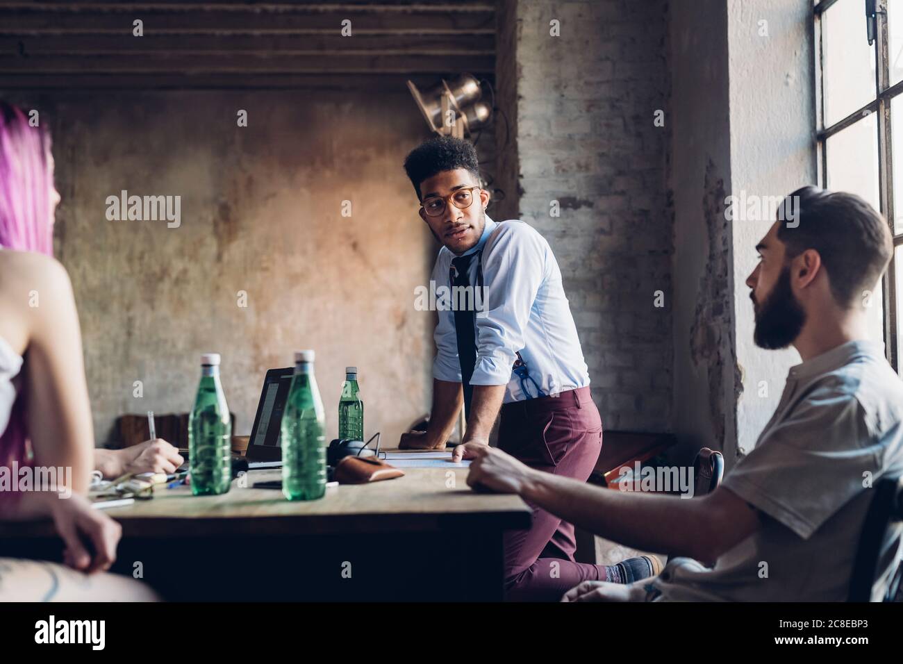 Creative team table hi-res stock photography and images - Alamy