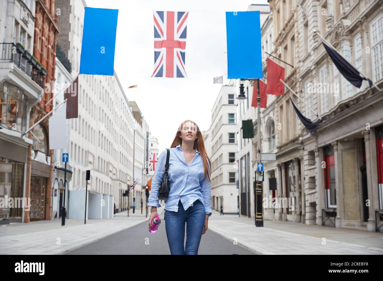 Beautiful woman walking street hi-res stock photography and images - Alamy