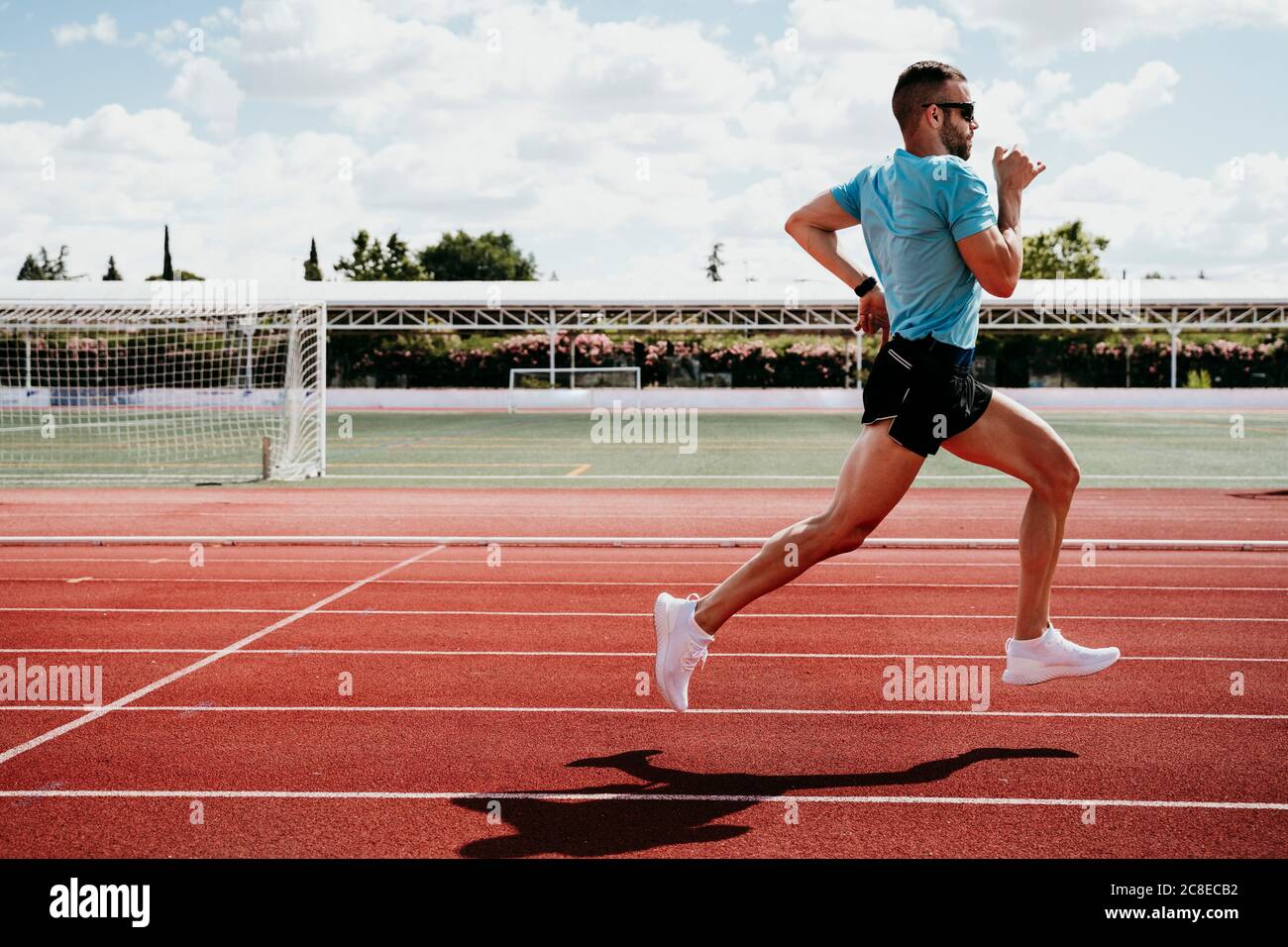 Running track side view hi-res stock photography and images - Alamy
