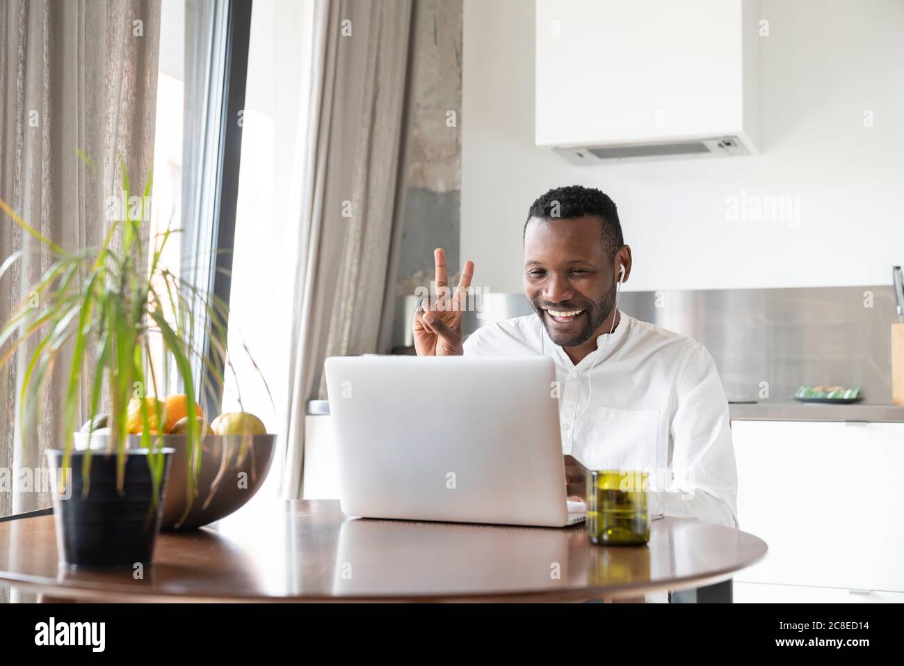 Man table sign hi-res stock photography and images - Alamy