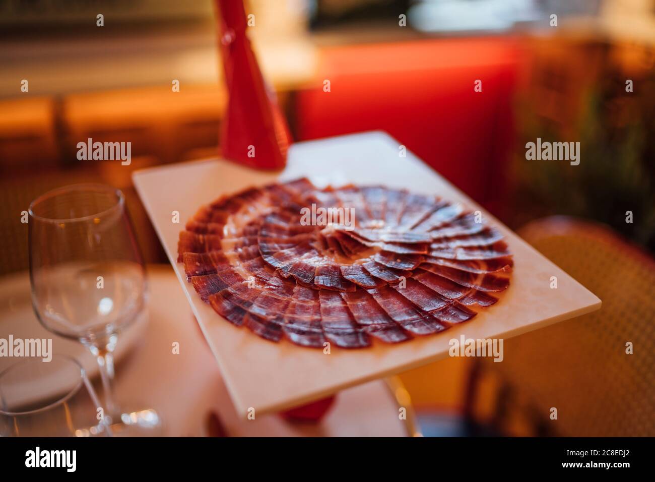 Table of restaurant hi-res stock photography and images - Alamy
